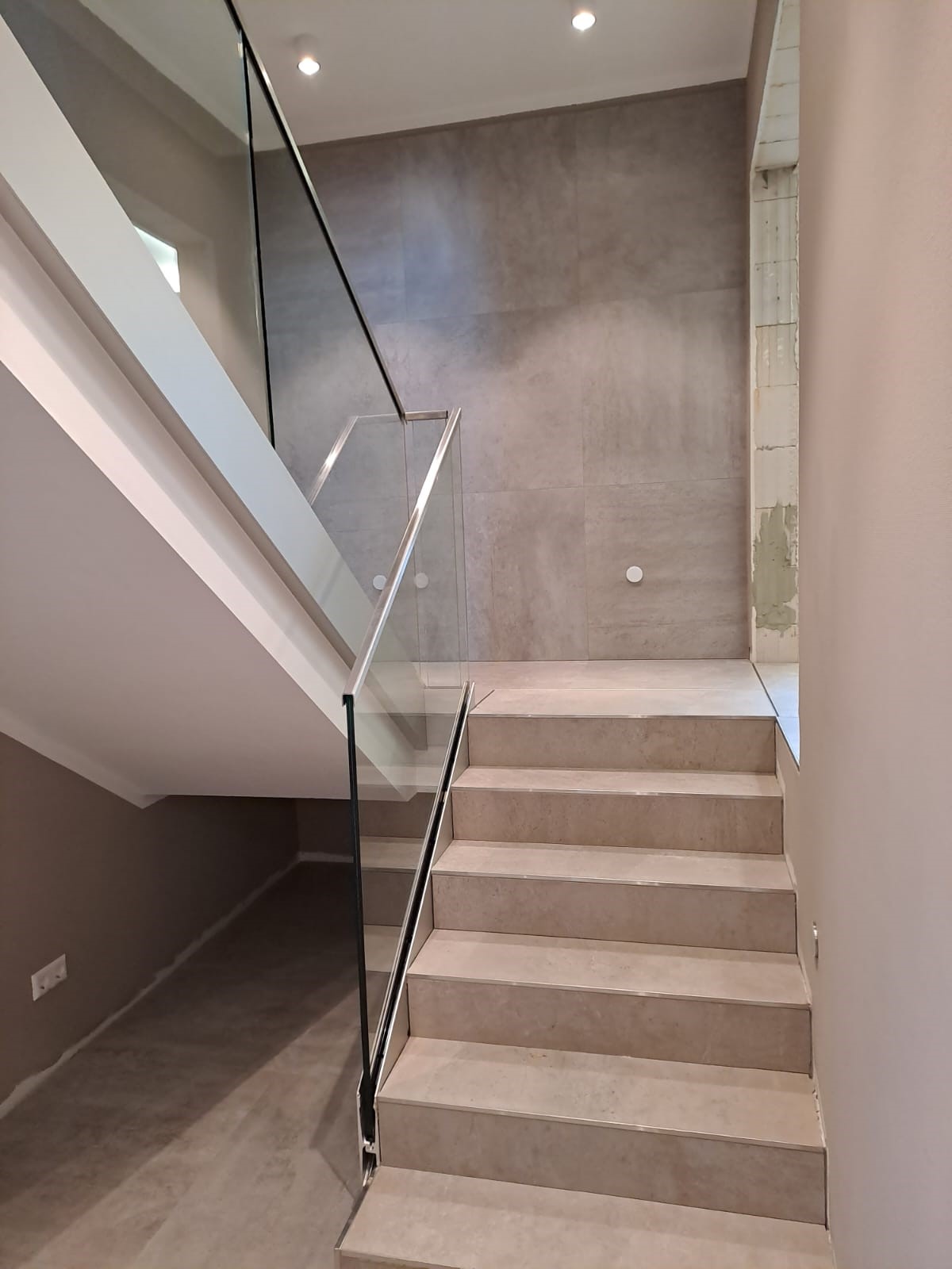 Ganzglasgeländer Balardo Hybrid Lite – BADER Glastechnologie